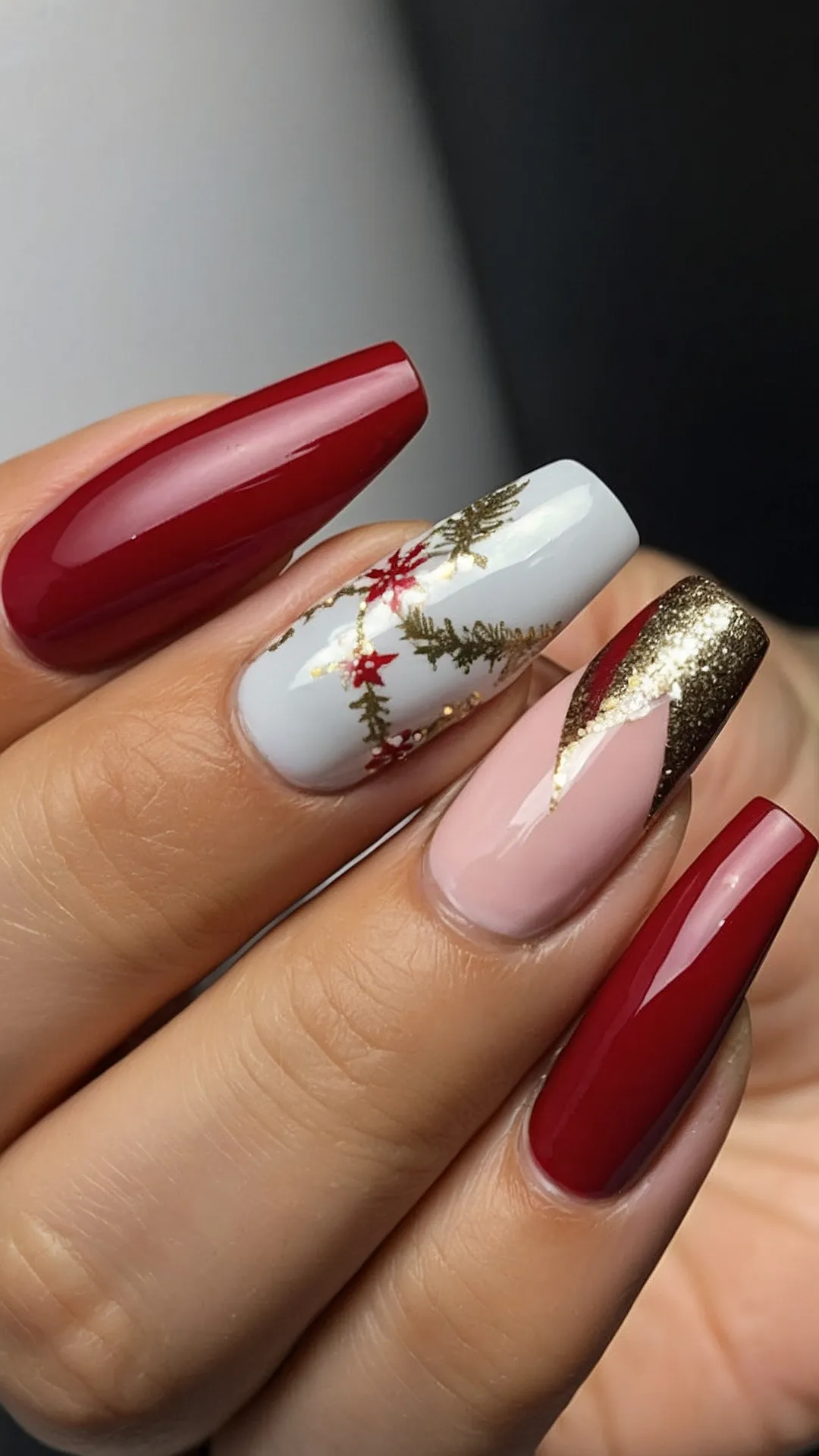 Twinkle Toes & Dazzling Nails: 15+ Festive Nail Ideas for Christmas
