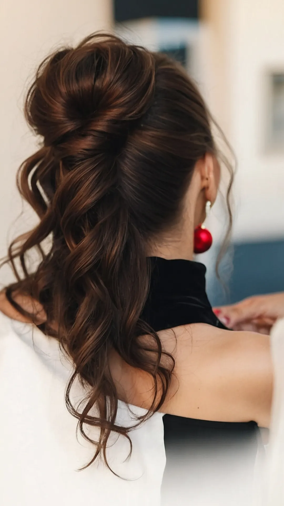 Spice Up Your Holiday Look: 11 Christmas Hairstyles for Every Hair ...
