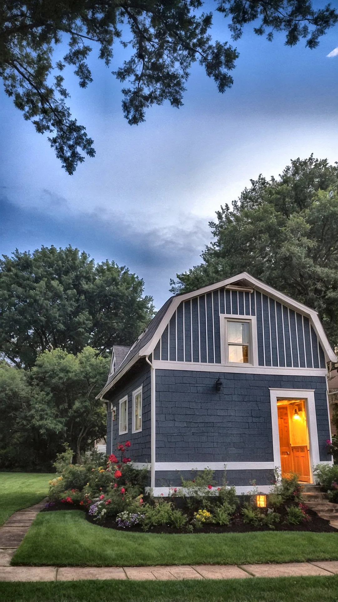 Chic Comforts: 16 Modern Small House Design Inspirations ...